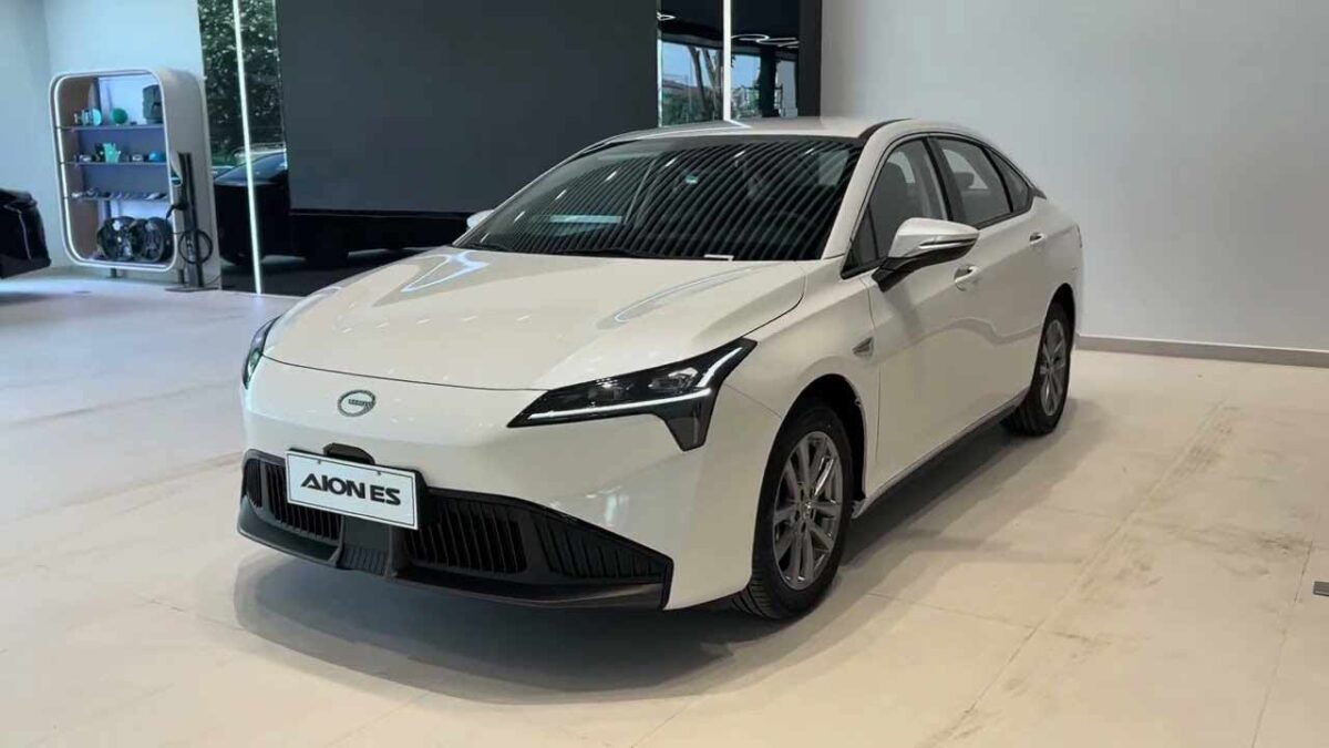 Aion ES Unveils 442 km Range at GIIAS 2024 Indonesia - autoini